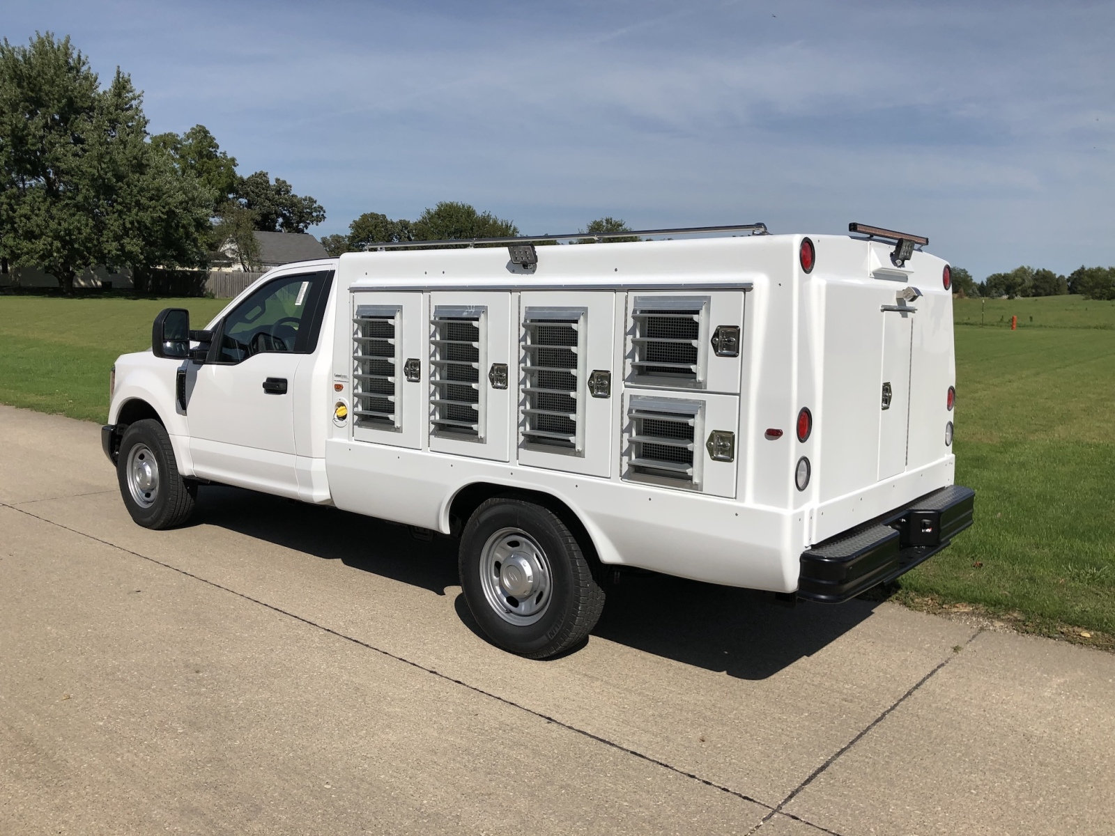 PRO 8WS11-LS – Custom Fiberglass Coaches